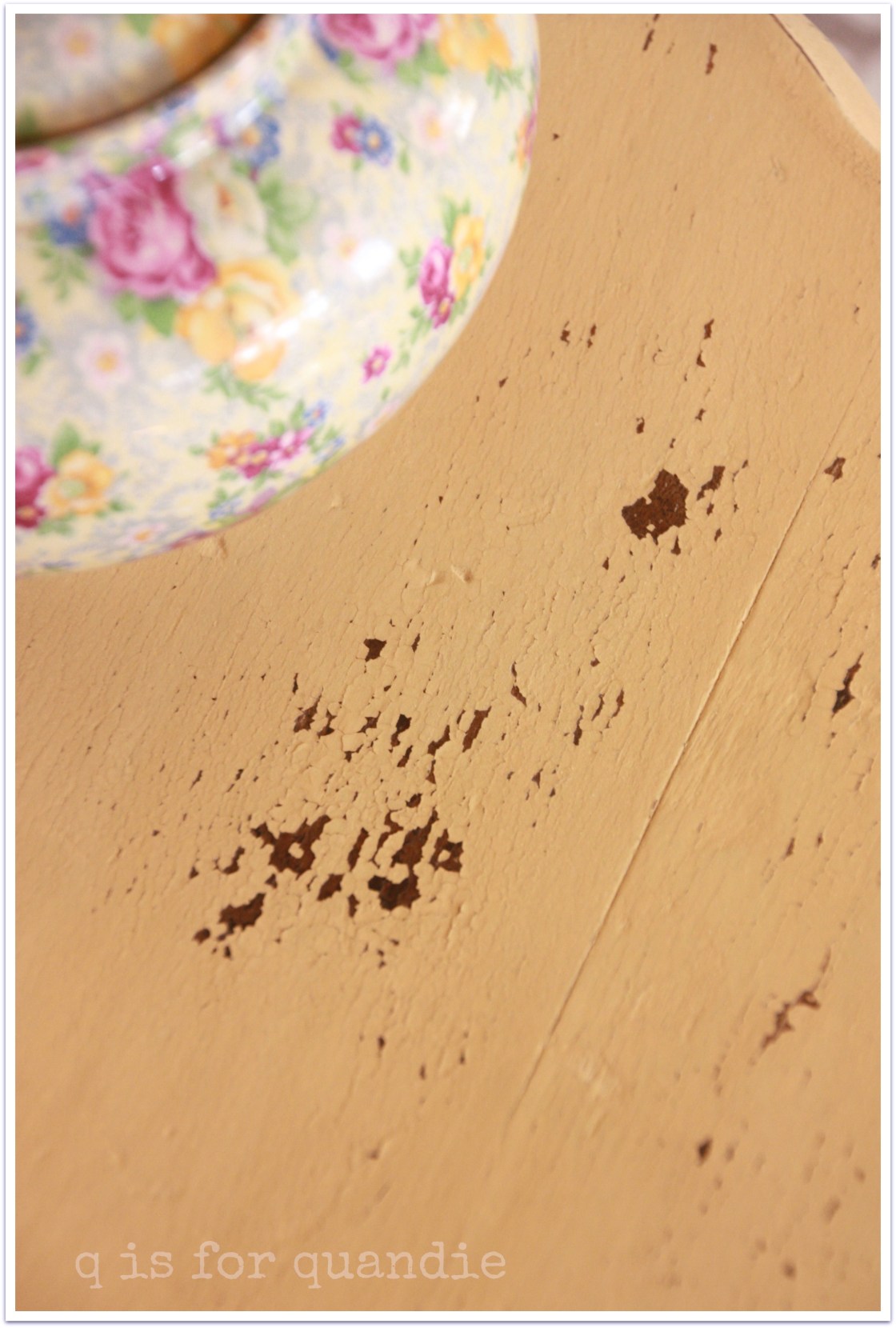 sunny side table. – q is for quandie