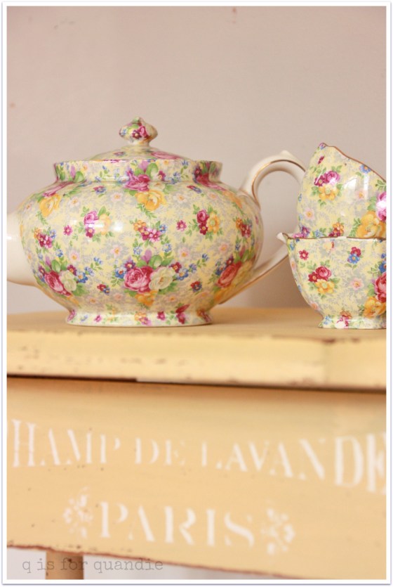 sunny side table. – q is for quandie