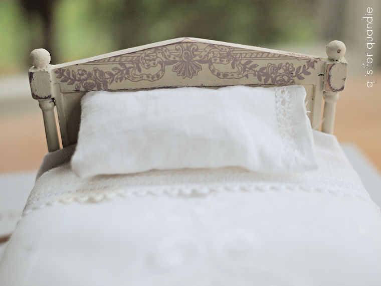 sewing in miniature. – q is for quandie